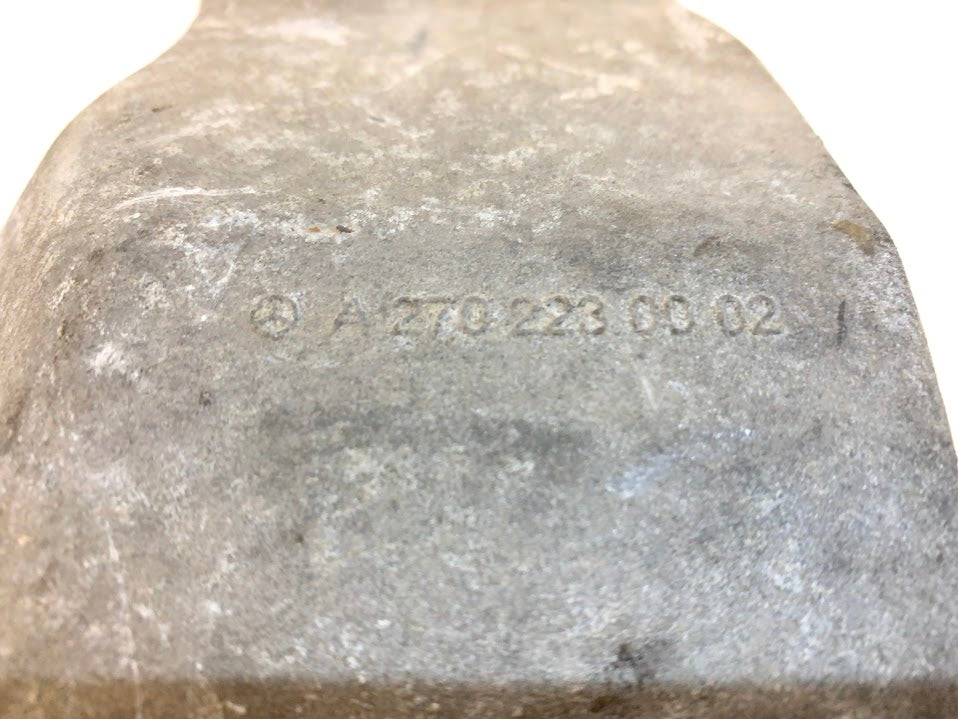 Mercedes-Benz C117 CLA250 Upper Engine Mount Bracket A2702230002 ...