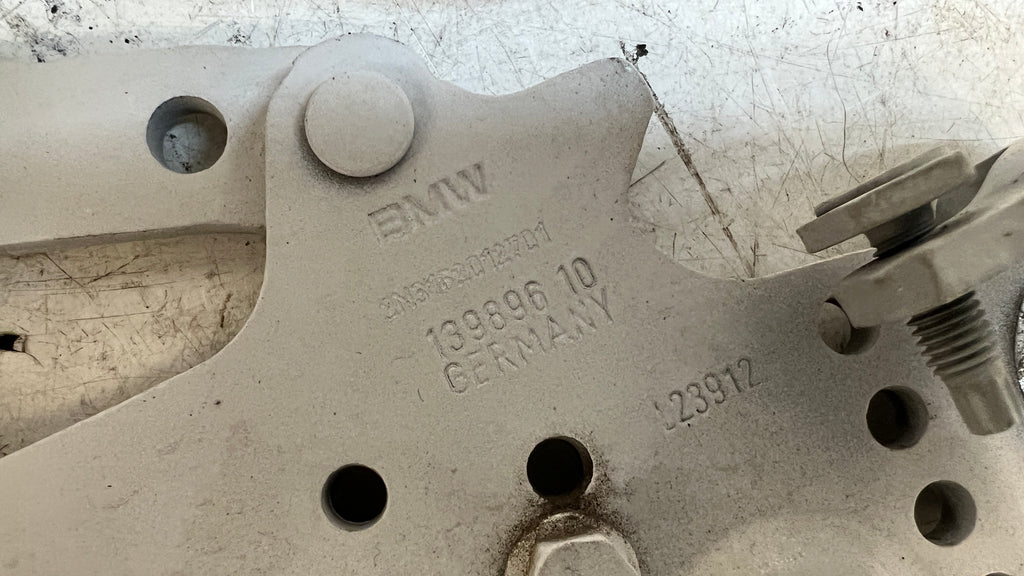 BMW F3X HOOD HINGE LEFT APLINE WHITE (300) 41617286343 – Proper Parts Co