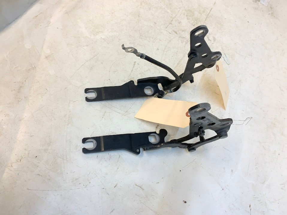 BMW E85/E86 Z4 Left/Right Hood Hinges 7016172/7016171 – Proper Parts Co