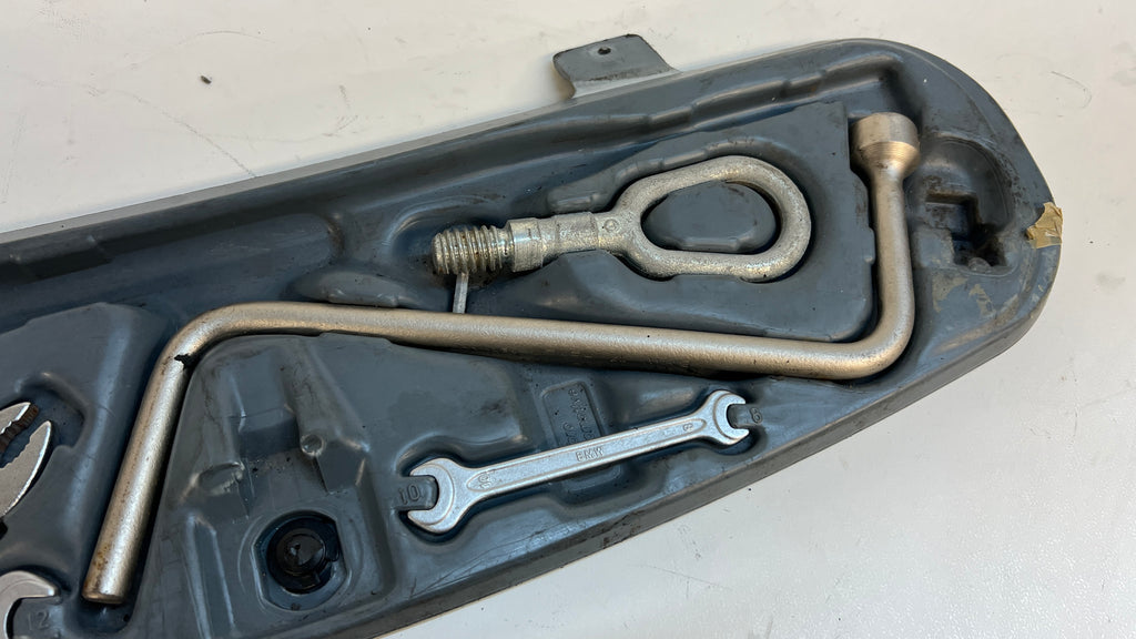 BMW E46 3 Series Coupe/Sedan Trunk Tool Kit – Proper Parts Co