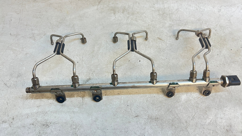 BMW F10/E9X/E82/E88 N55 HIGH PRESSURE FUEL RAIL W/ INJECTOR LINES 1353 ...