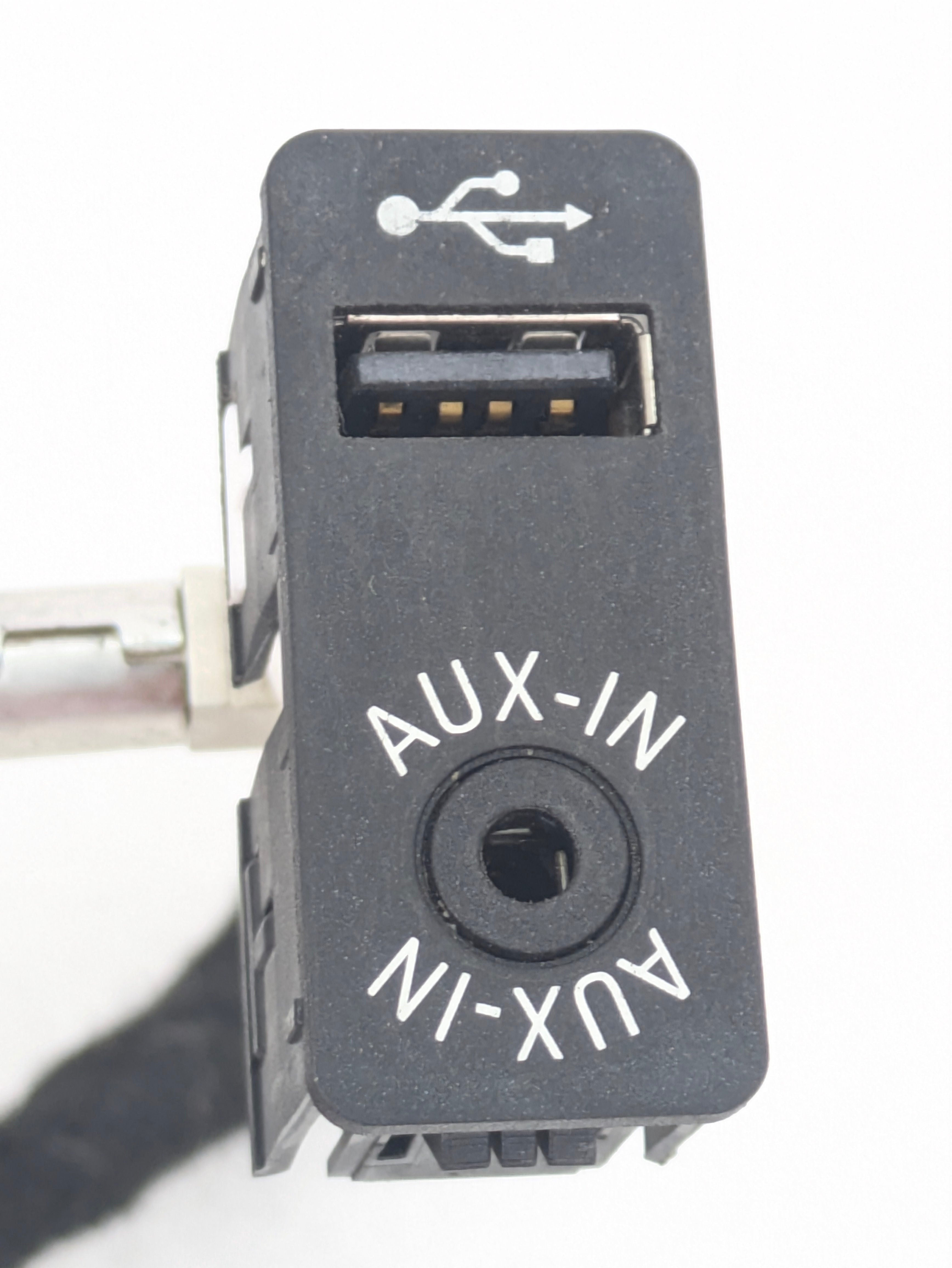 BMW F32 F33 F36 F30 F31 F34 4 & 3 Series USB/AUX Ports 9229246 – Proper ...