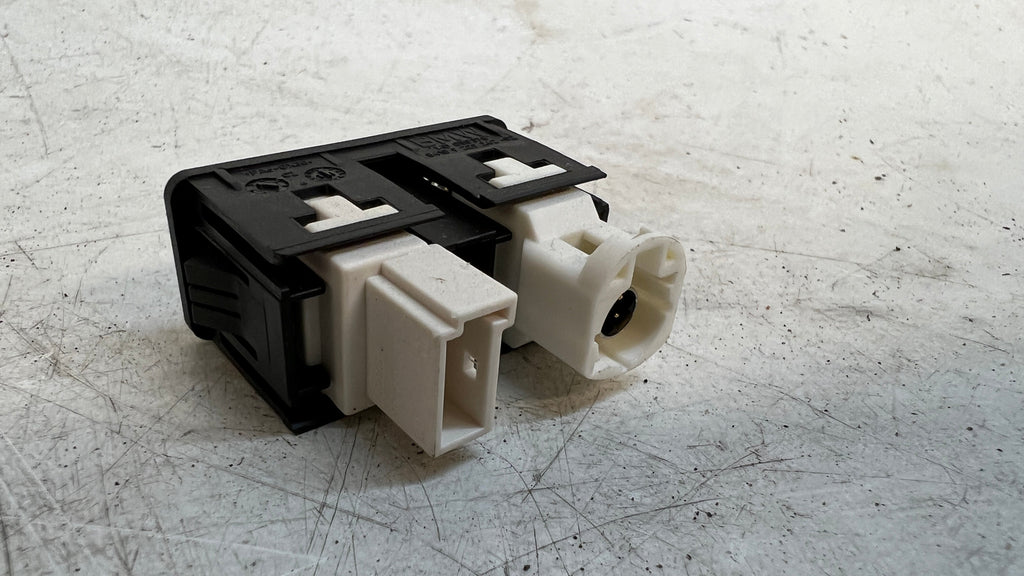 MINI R56 Cooper S AV-IN / USB Port 9229242 – Proper Parts Co